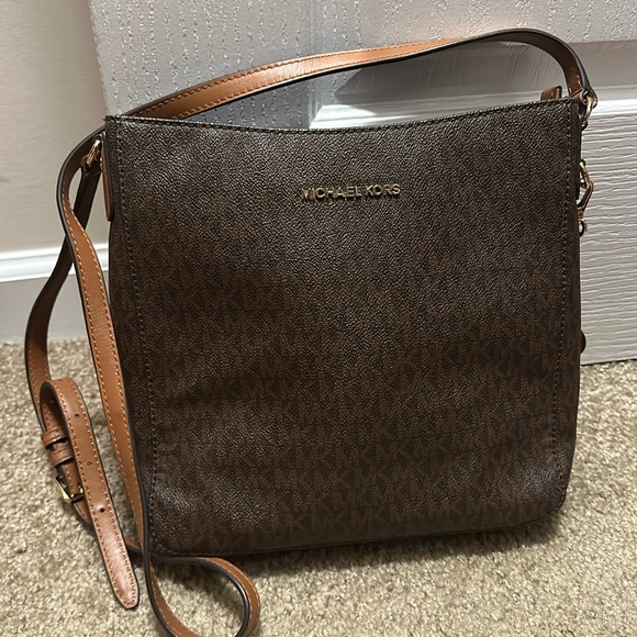 Michael Kors | Bags | Michael Kors Body Bag | Poshmark